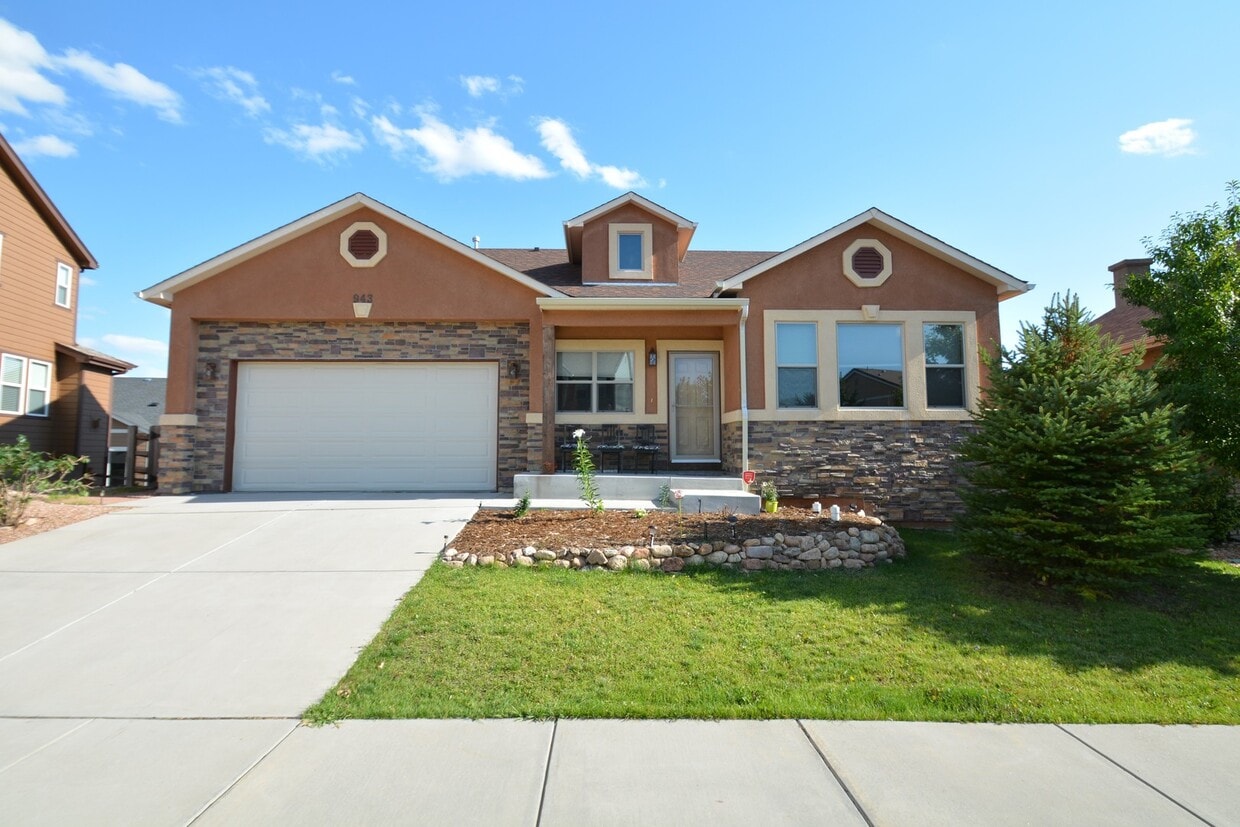 943 Spectrum Loop, Colorado Springs, CO 80921 - House Rental in ...