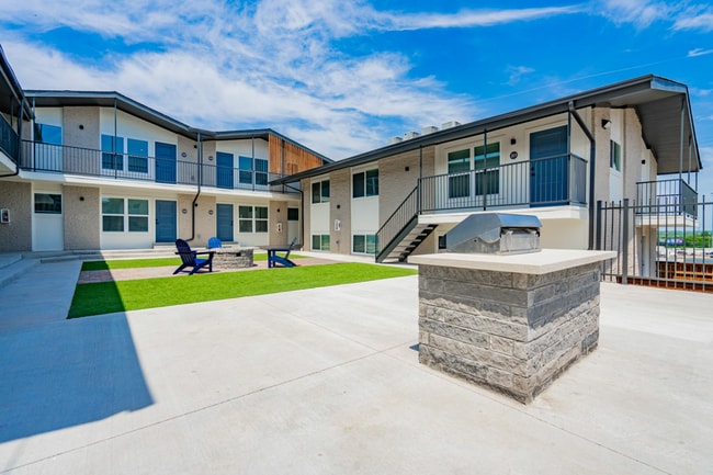 Kirby Yards at Bishop Ridge - 601 N Ewing Ave Dallas, TX - Apartments ...