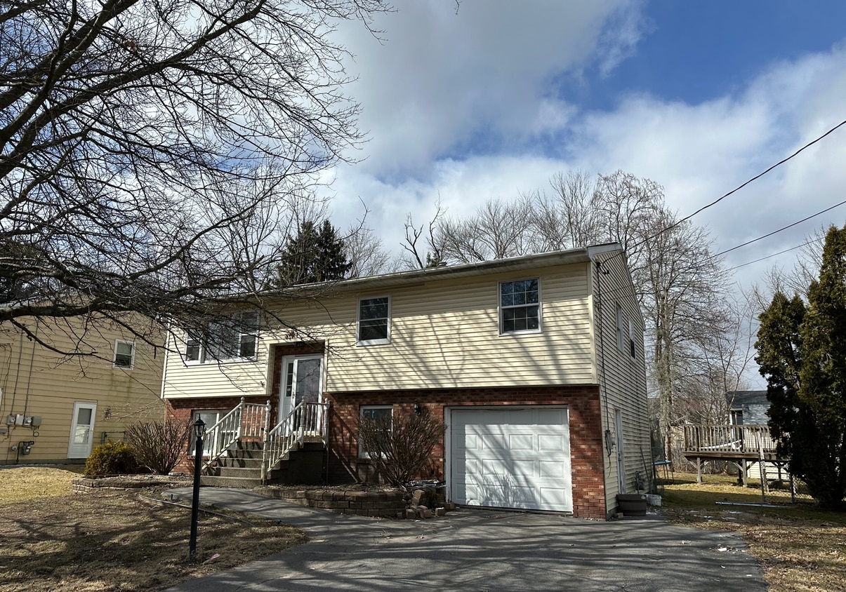 19 Berwyn St, Schenectady, NY 12304 - House Rental in Schenectady, NY ...