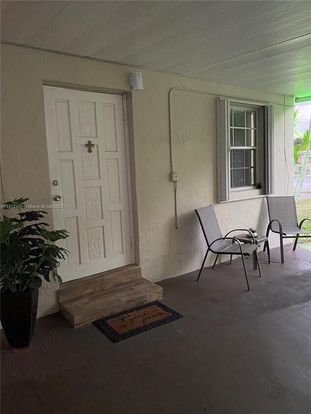 525 E 24th St Unit SideFront, Hialeah, FL 33013 - Room for Rent in ...