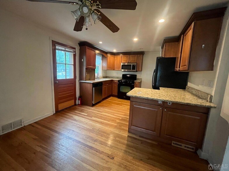 17 Kate Ln, Metuchen, NJ 08840 | Apartments.com