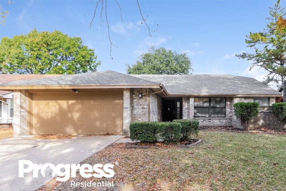 2522 Clayton Oaks Dr, Grand Prairie, TX 75052 | Apartments.com