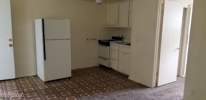213 Elm St, Pekin, IL 61554 - Room for Rent in Pekin, IL | Apartments.com