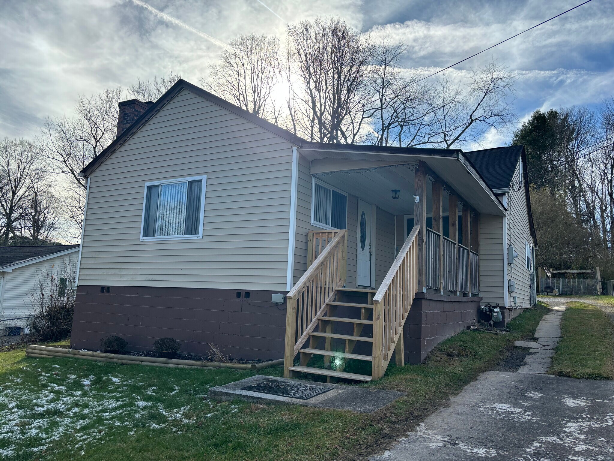 208 Dickinson Ave, Oak Hill, WV 25901 - House Rental in Oak Hill, WV ...