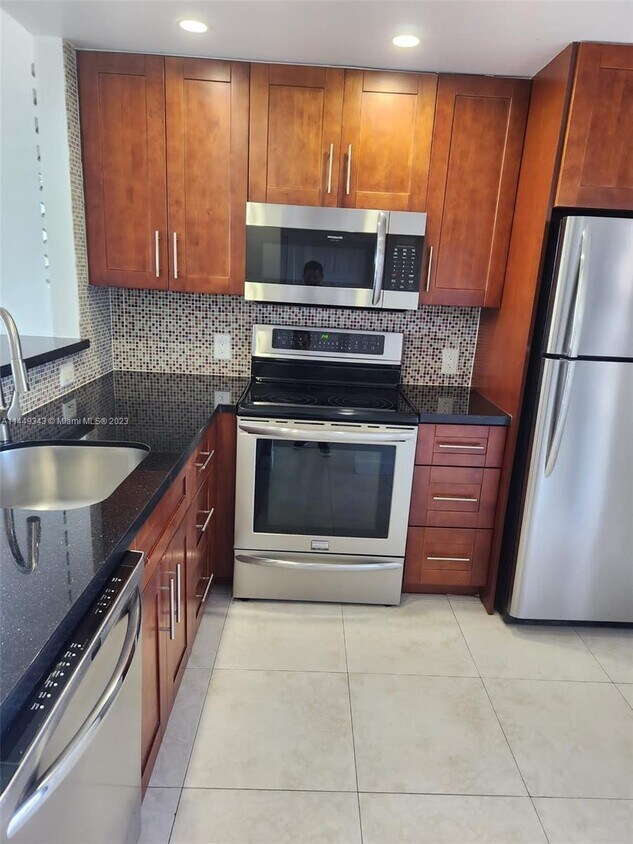 3301 N Country Club Dr Unit 504, Miami, FL 33180 - Room for Rent in ...