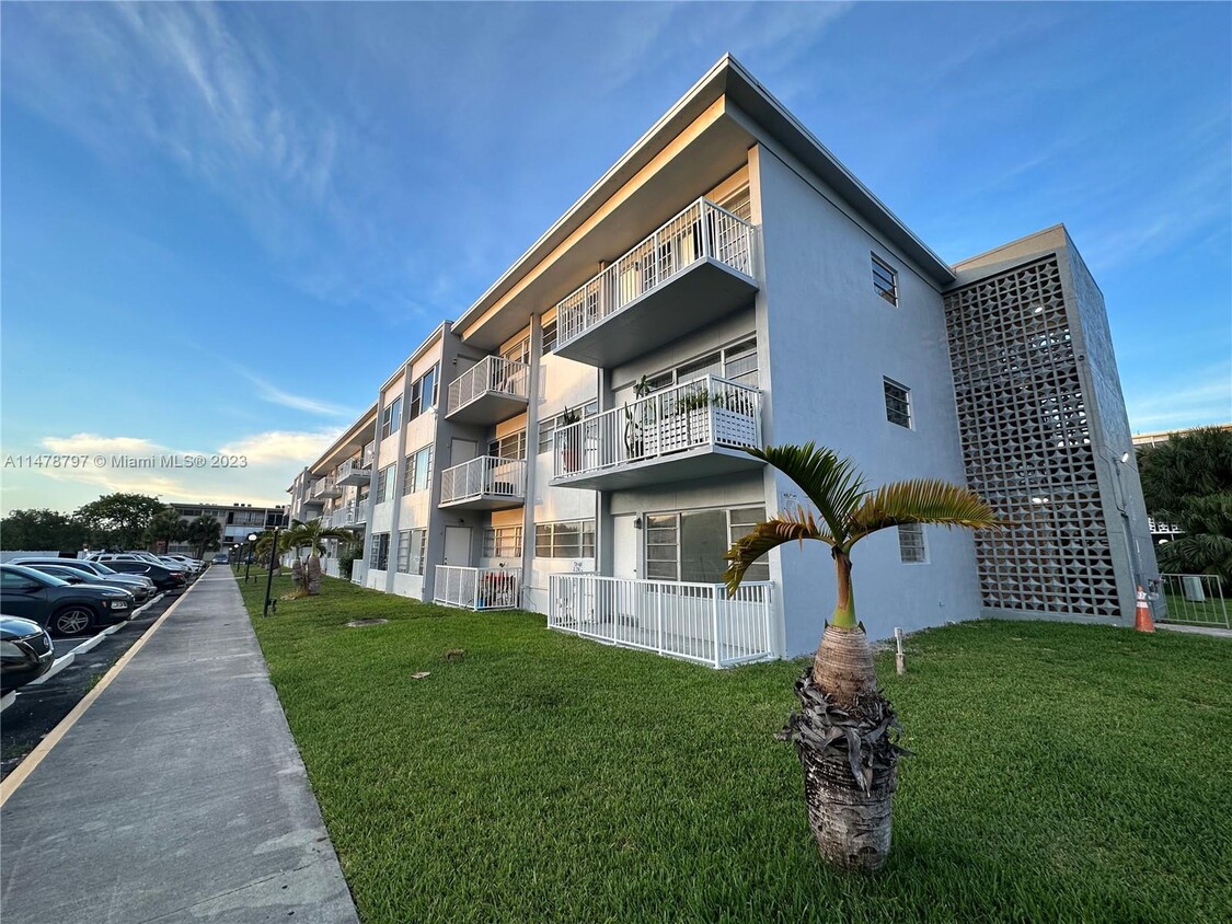 16801 NE 14th Ave Unit 103, Miami, FL 33162 - Condo for Rent in Miami ...