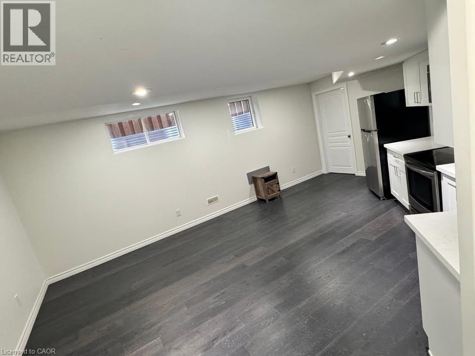 908 Magdalena Ct, Kitchener, ON N2E 0B3 - Maison à Louer à Kitchener ...