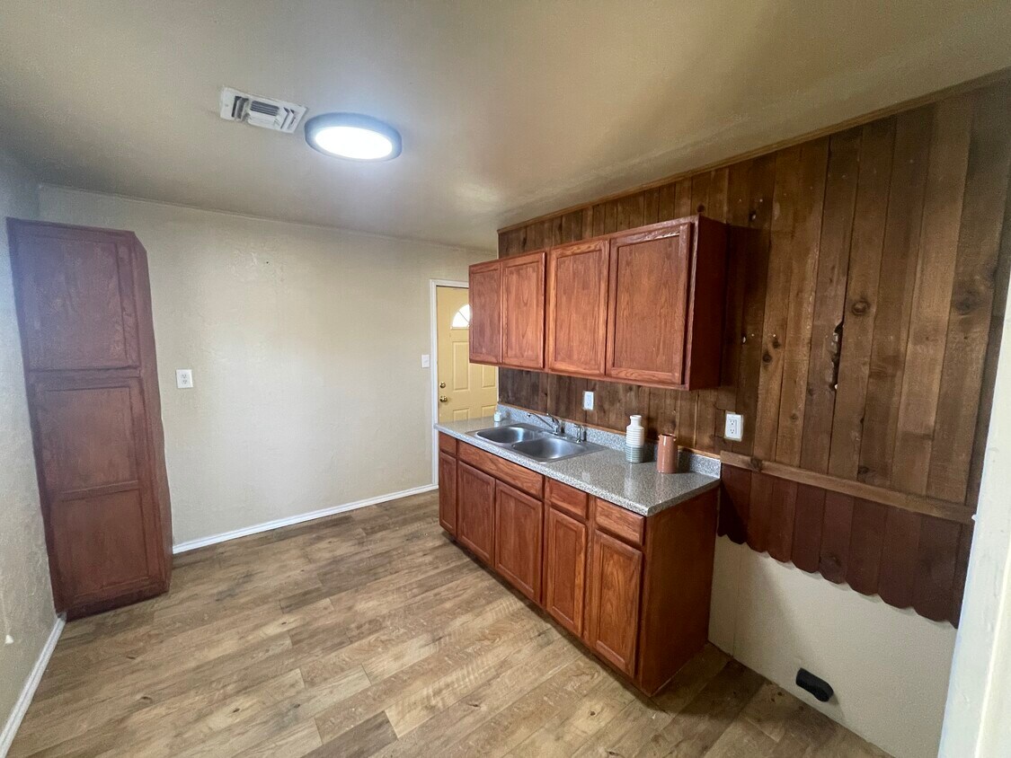 1001 Farley St, Pampa, TX 79065 - House Rental in Pampa, TX ...
