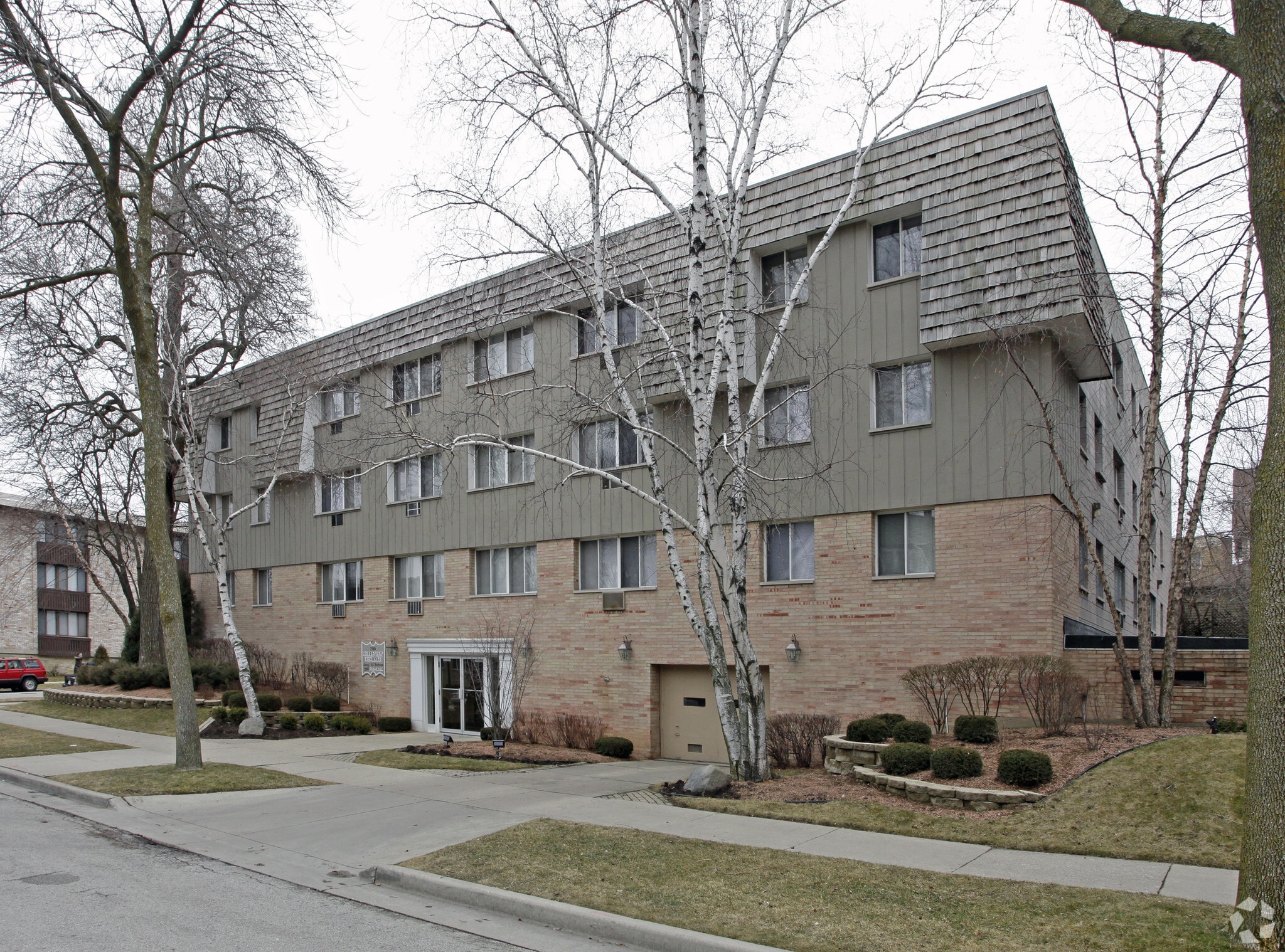 Belleview Terrace Apartments - 2588 N Frederick Ave Milwaukee, WI 53211 ...