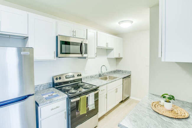 Rochester Place - Apartments in Rochester, MI | Apartments.com