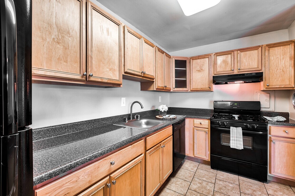 Spring Ridge Apartments - 374 N Summit Ave Gaithersburg, MD 20877 ...