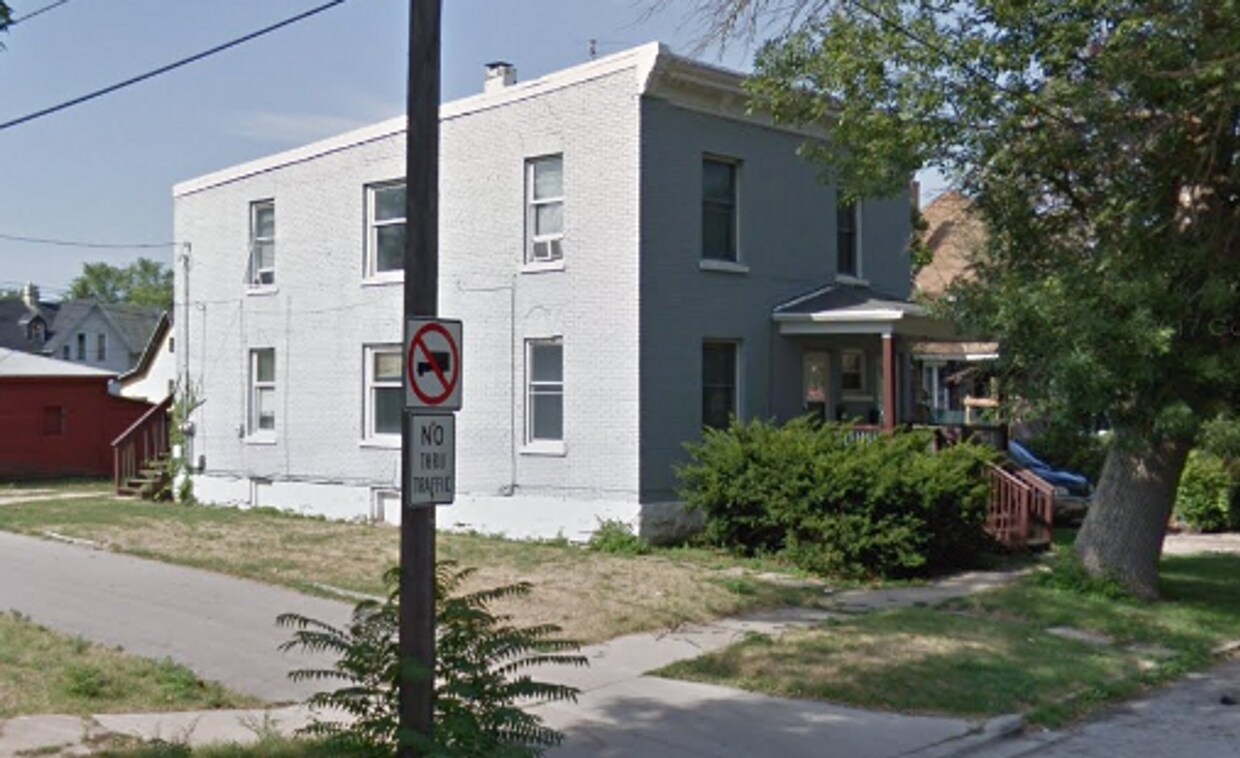 1011 9th Ave Unit 1011-2, Rockford, IL 61104 - Room for Rent in ...