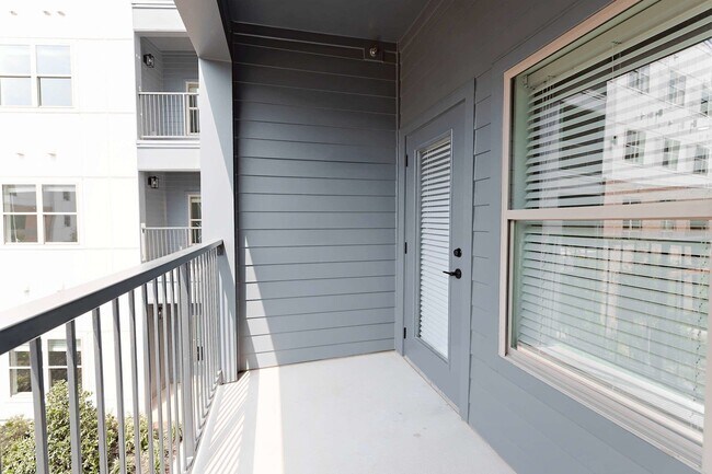 The Wren Mercer Crossing - 11900 Commerce St Farmers Branch, TX ...