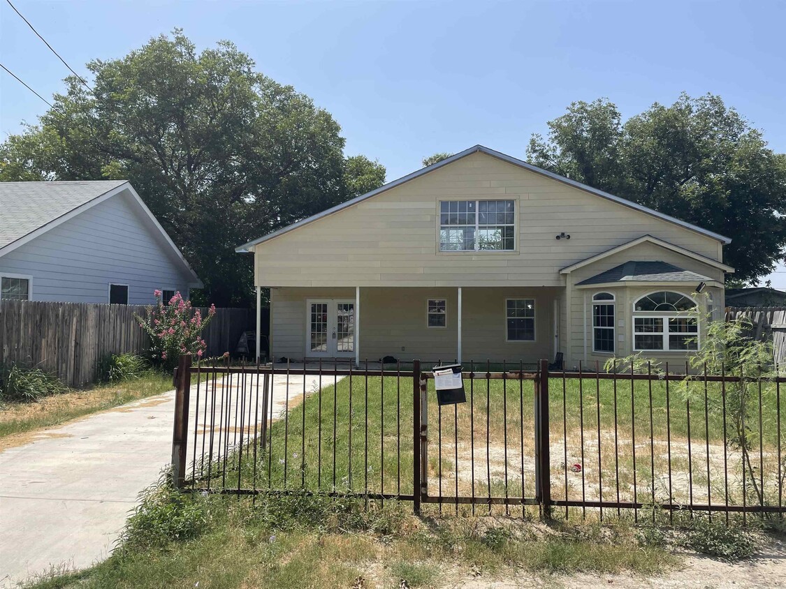 405 W Gutierrez St, Del Rio, TX 78840 - House Rental in Del Rio, TX ...