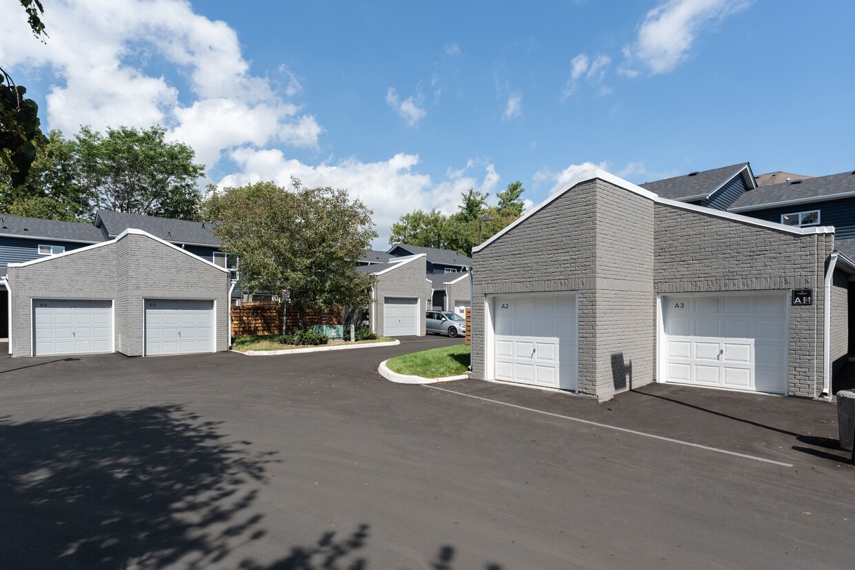 Cedar Valley Townhomes Apartments - 240 Ormond Dr Oshawa, ON ...
