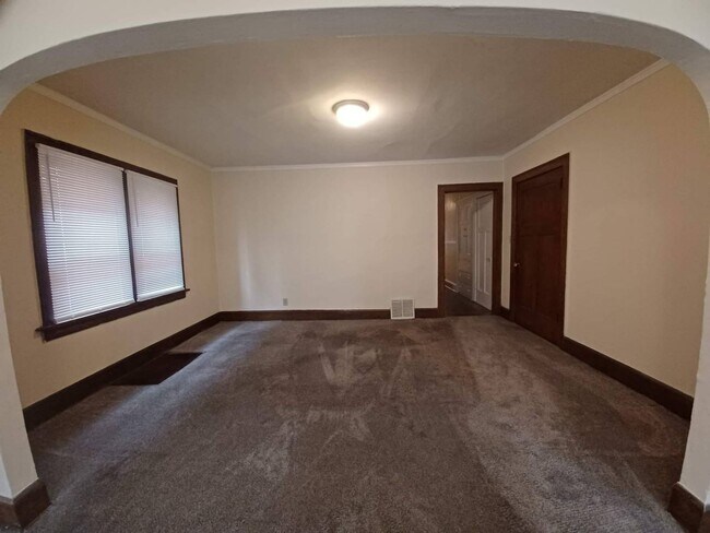 2129 7th St Unit 1, Rockford, IL 61104 - 2129 7th St Rockford, IL 61104 ...