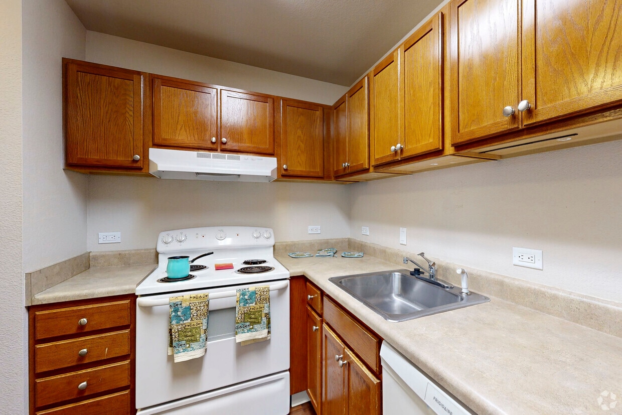 Pinewood Lodge - 200 S Ironton St Aurora, CO 80012 | Apartments.com