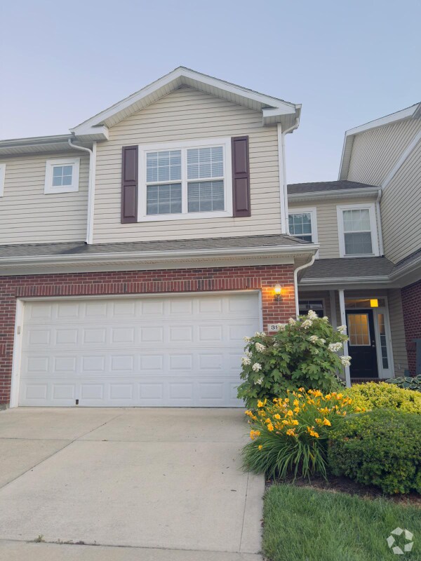 The Park at Weston Place Apartments for Rent with a Walk-In Closet ...