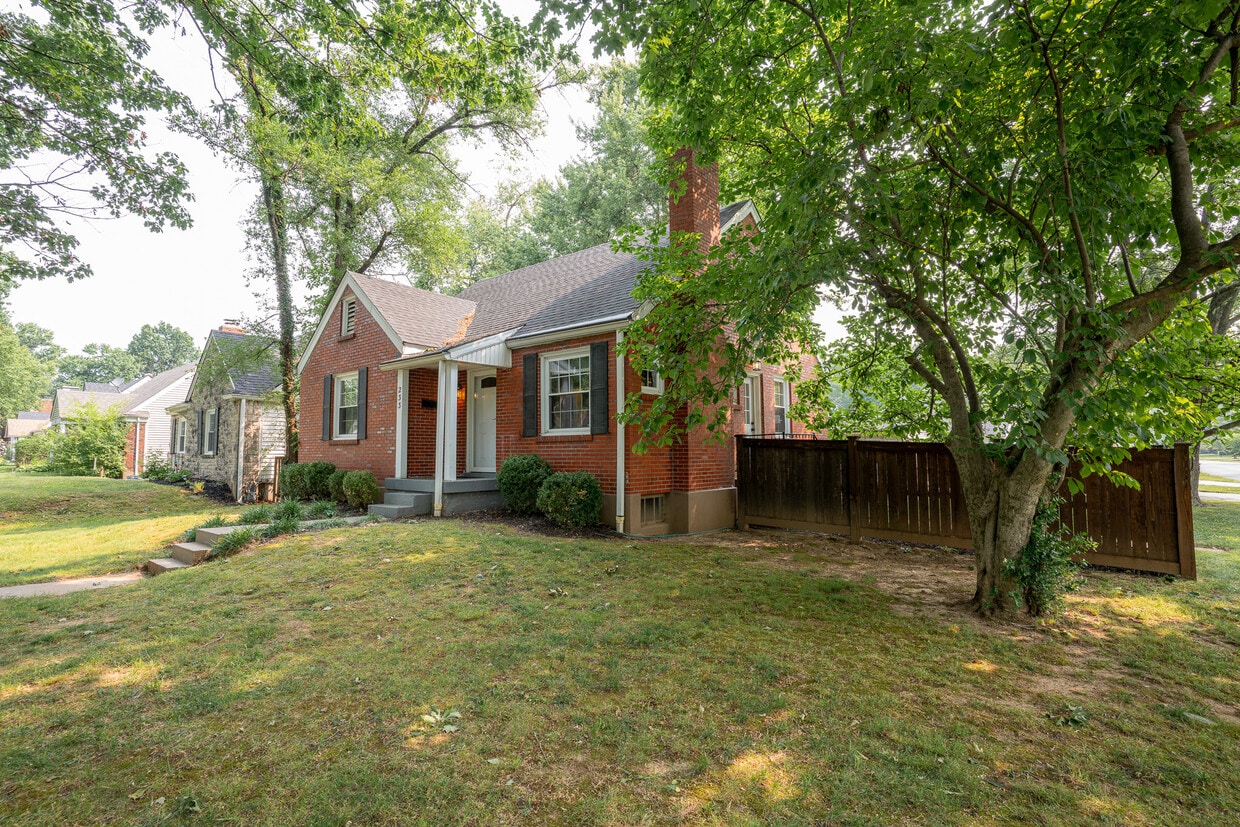 233 S Hubbards Ln, Saint Matthews, KY 40207 - House Rental in Saint ...