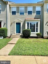 Lakecrest Houses for Rent with a Swimming Pool - Montclair, VA