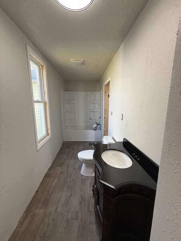 210 Center St, Garwin, IA 50632 - House Rental in Garwin, IA ...