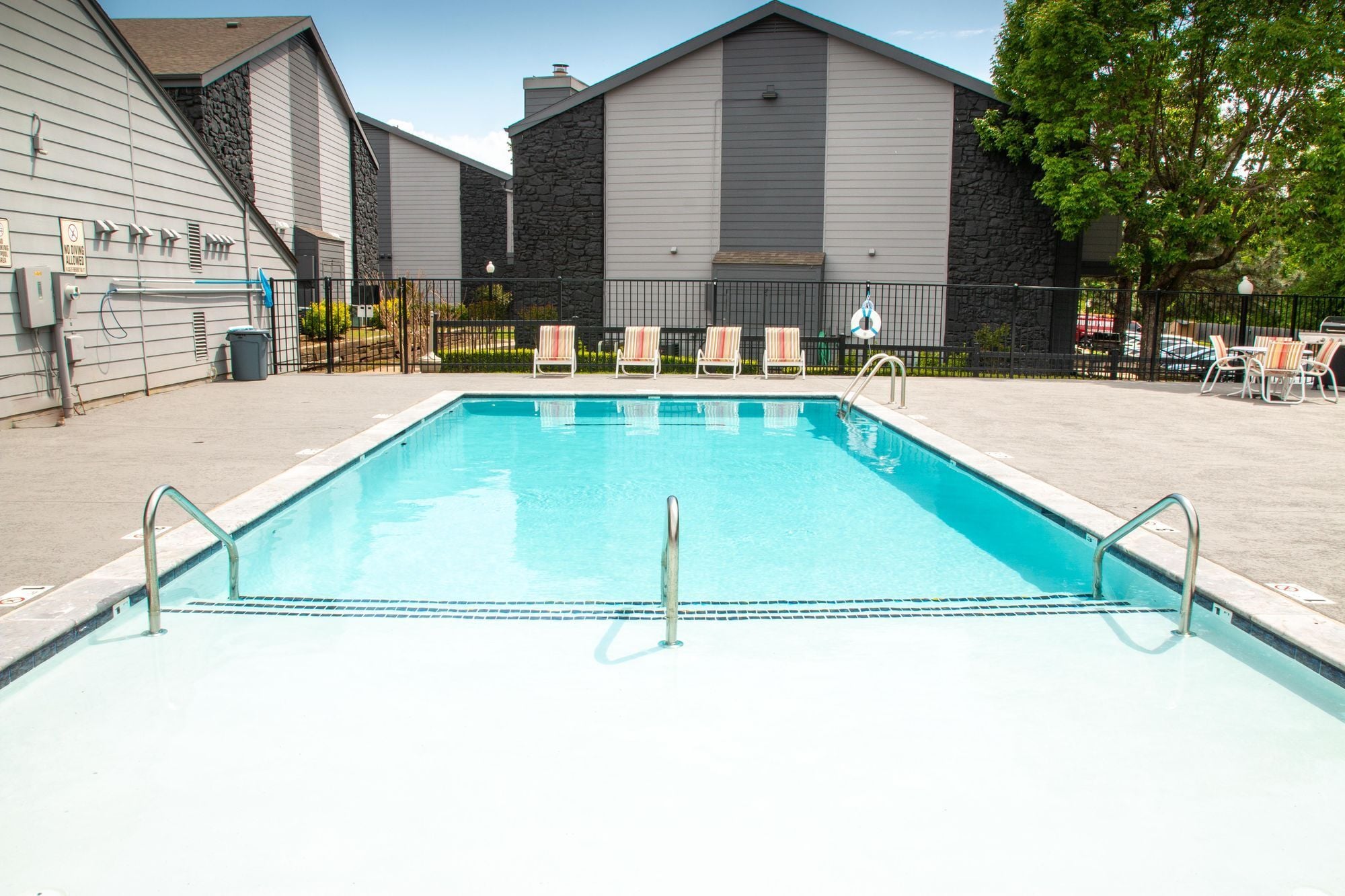 Charleston Crossing Apartments - 4548 S Elm Pl Broken Arrow, OK 74011 ...