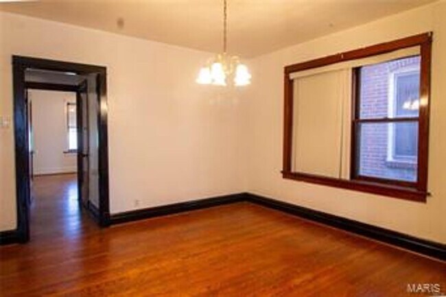 5819 Goener Ave Unit Goener Ave 5819 2F, St. Louis, MO 63116 - Room for ...