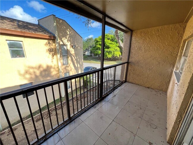 4409 Treehouse Ln Unit 24e, Tamarac, FL 33319 - Condo for Rent in ...