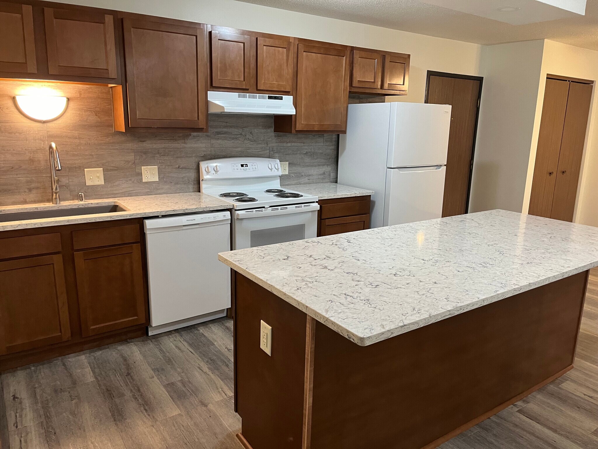 Fox Run Apartments - 2905-2965 Red Fox Run Portage, WI 53901 ...