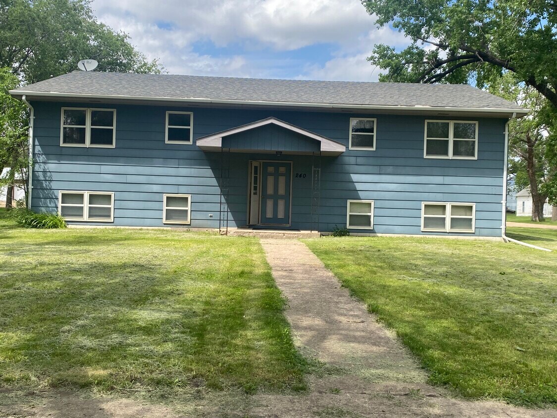 240 Hubbard St E Unit 3, Carthage, SD 57323 - 240 Hubbard St E Carthage ...
