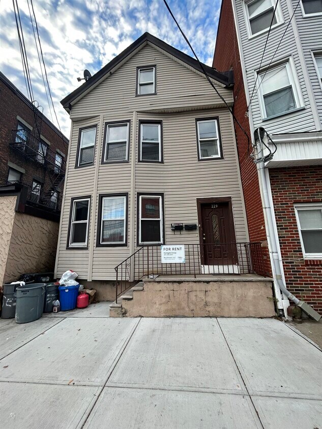 229 Ave E Unit 2, Bayonne, NJ 07002 - Condo for Rent in Bayonne, NJ ...