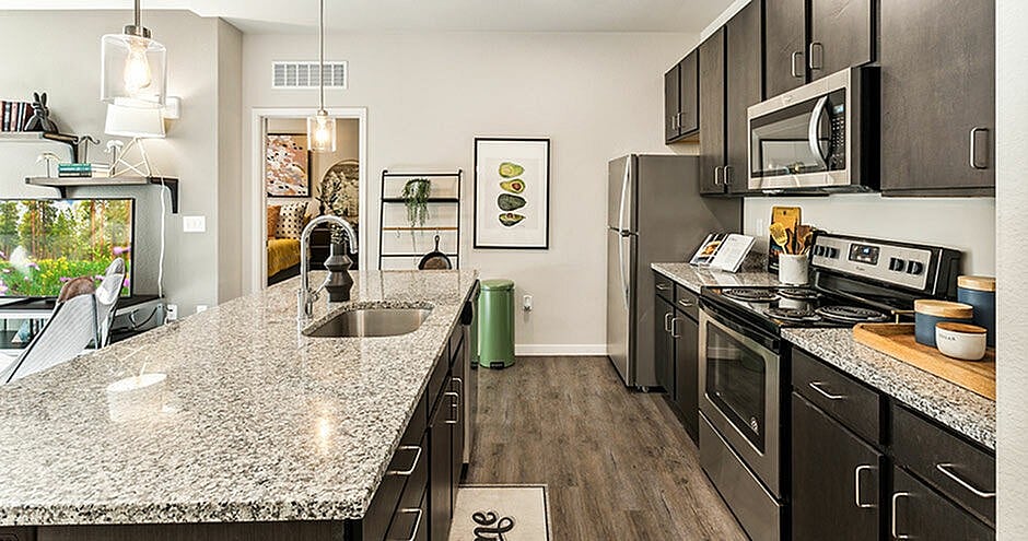 Stadium Apartments: Off-Campus Student Housing - 821 W Lake St Fort ...