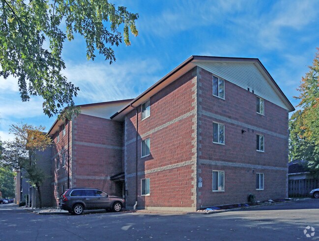 349 Queenston St, St Catharines, ON L2P 2Y1 Apartments - 349 Queenston ...