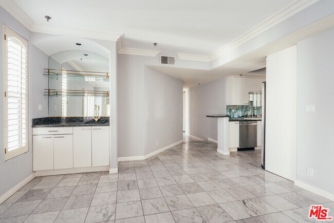 410 N Oakhurst Dr Unit 202, Beverly Hills, CA 90210 - Condo for Rent in ...