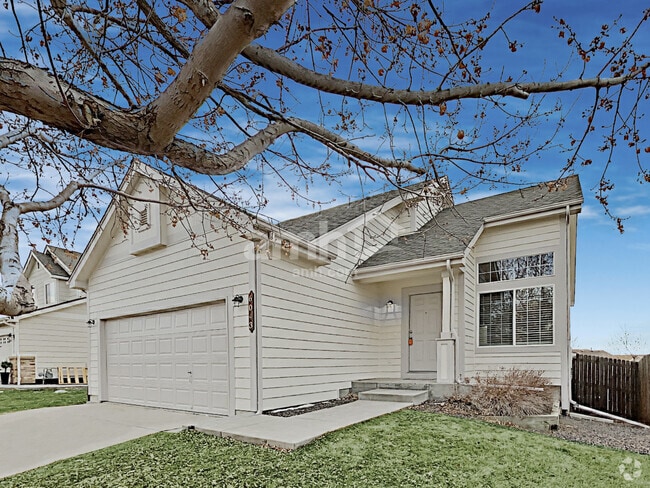 New The Valley Apartments for Rent with Extra Storage - Aurora, CO - 3 ...