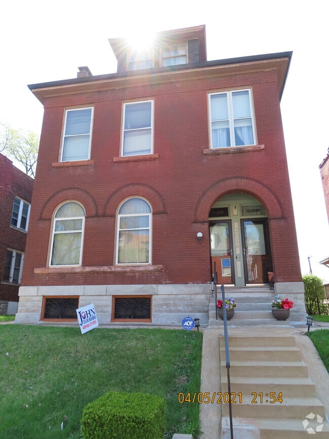 O'Fallon Park Apartments for Rent with a Yard - Saint Louis, MO ...