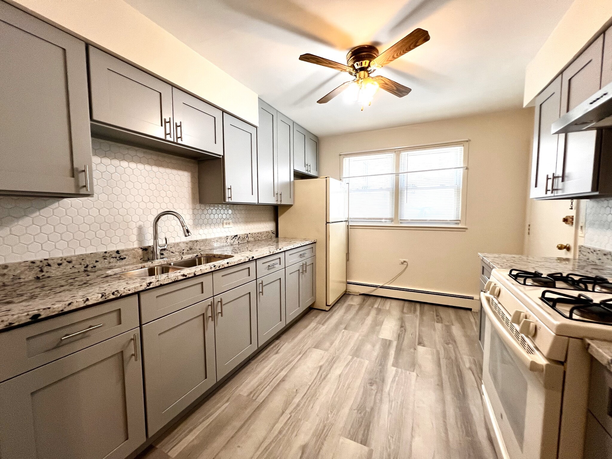 2060 W Chase Ave Unit 1A, Chicago, IL 60645 - Condo for Rent in Chicago ...