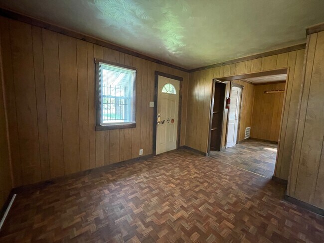 1607 E Wood St, Decatur, IL 62521 | Apartments.com