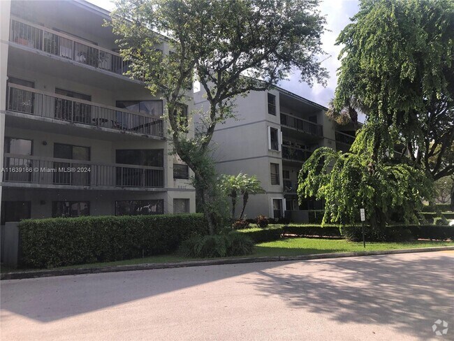 Calusa Club Village Apartments for Rent with Gym/Fitness Center - Miami ...