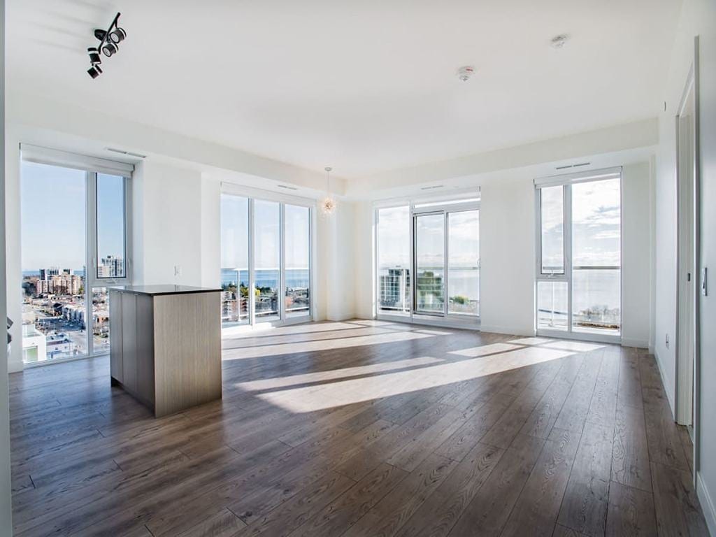 The Village at Bronte Harbour Apartments - 133 Bronte Rd Oakville, ON ...