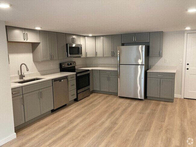 Oregon Heights Apartments for Rent with a Walk-In Closet - Portland, OR ...