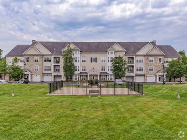 New Apartments For Rent in West Hartford, CT with a Living Room - 4 ...