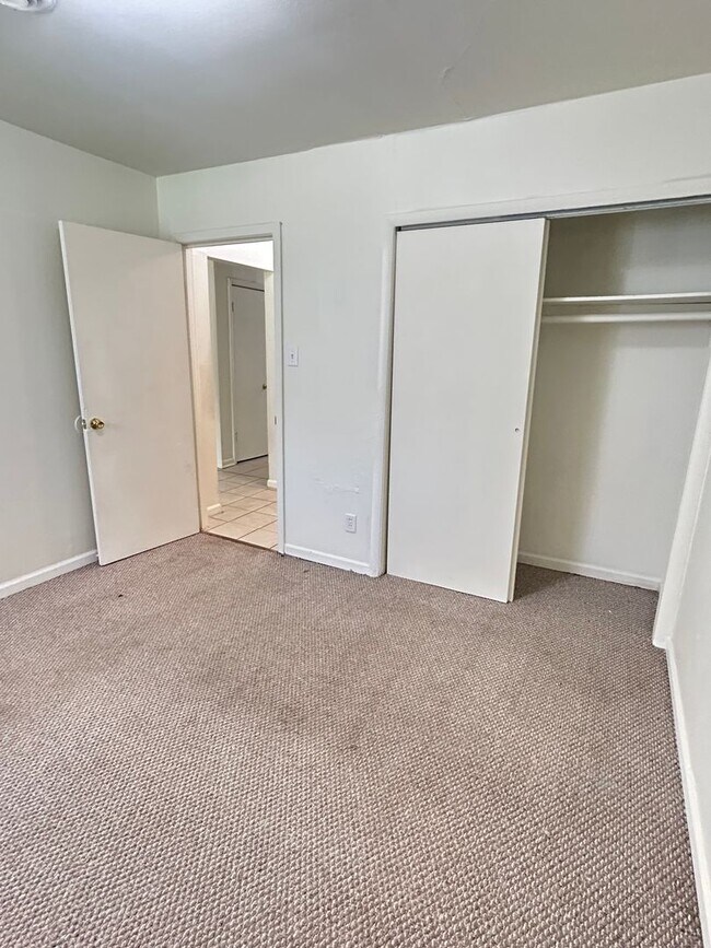 920 SW 33rd St Unit 1, Topeka, KS 66611 - Room for Rent in Topeka, KS ...