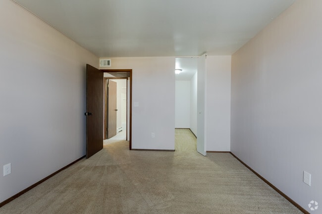 Bayside Village Apartments Apartments - Bayside, WI | Apartments.com