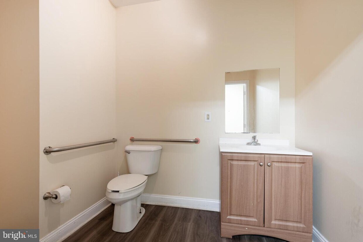 808 N Broad St, Philadelphia, PA 19130 - Townhome Rentals in ...
