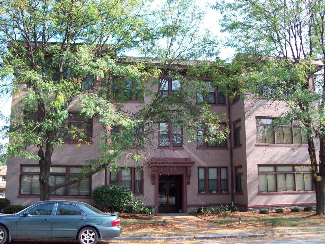 798 Clinton Springs Ave, Cincinnati, OH 45229 - Condo for Rent in ...