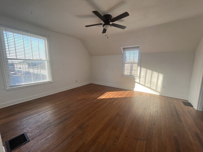 209 E Maple St Unit 2, Jeffersonville, IN 47130 - Condo for Rent in ...