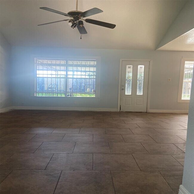 12223 Haroldson Forest Dr, Houston, TX 77044 - House Rental in Houston ...