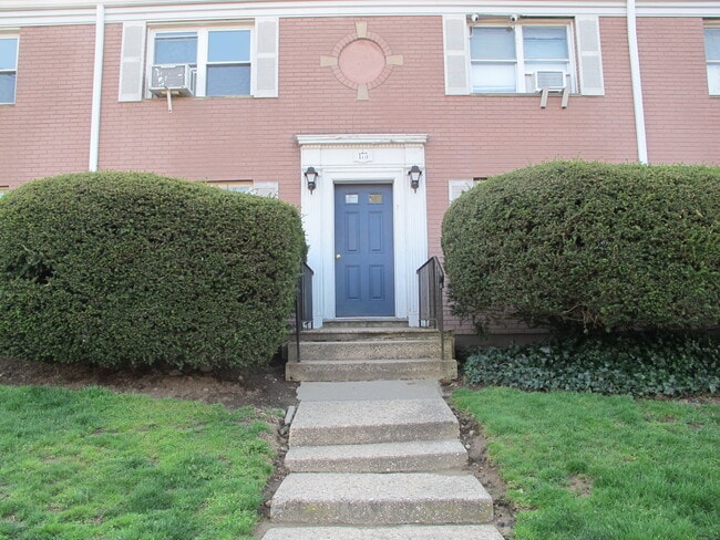 175 Seaton Rd Unit #3, Stamford, CT 06902 - Condo for Rent in Stamford ...