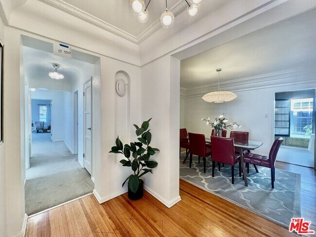 235 S Doheny Dr Unit A, Beverly Hills, CA 90211 - Condo for Rent in ...